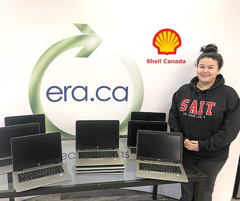 SAIT Chinook Lodge Receives Laptops From Shell Canada & ERA